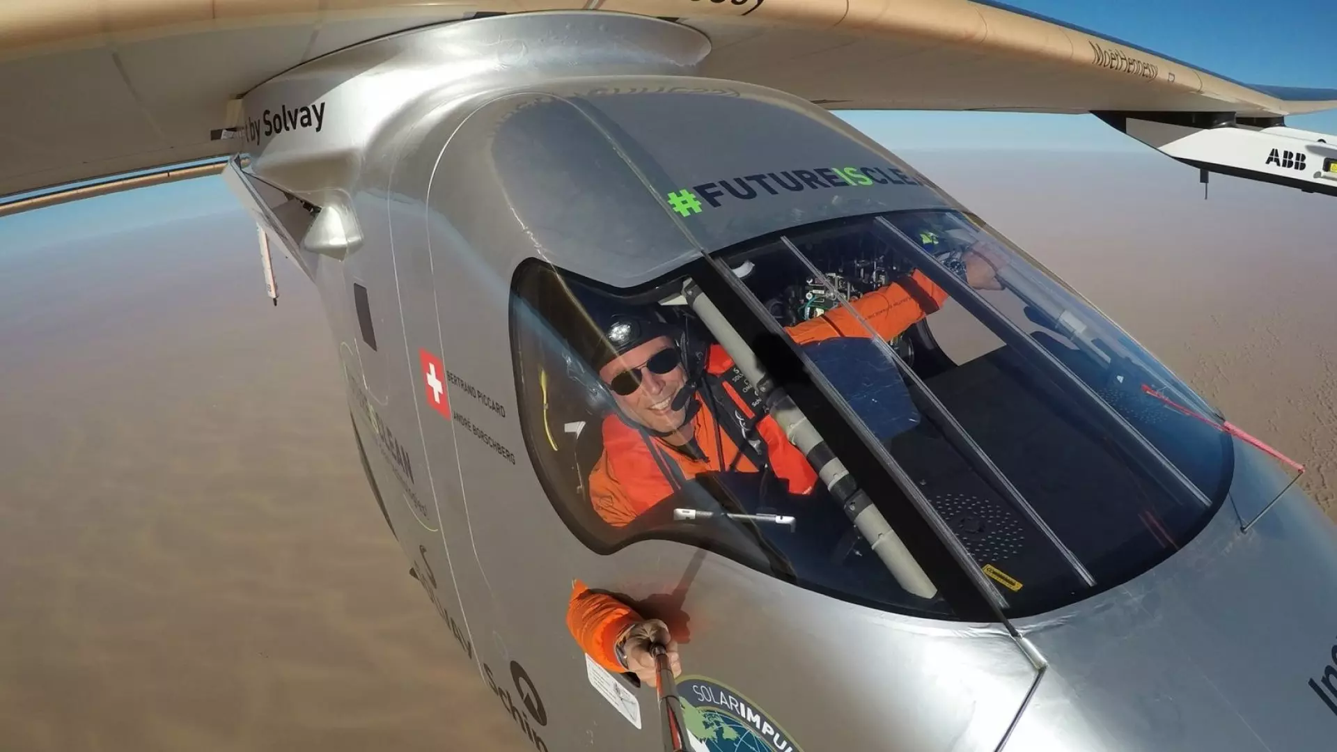 Nakumpleto ng mga Entrepreneur Pilot ang Solar-Powered Plane Journey sa Buong Mundo