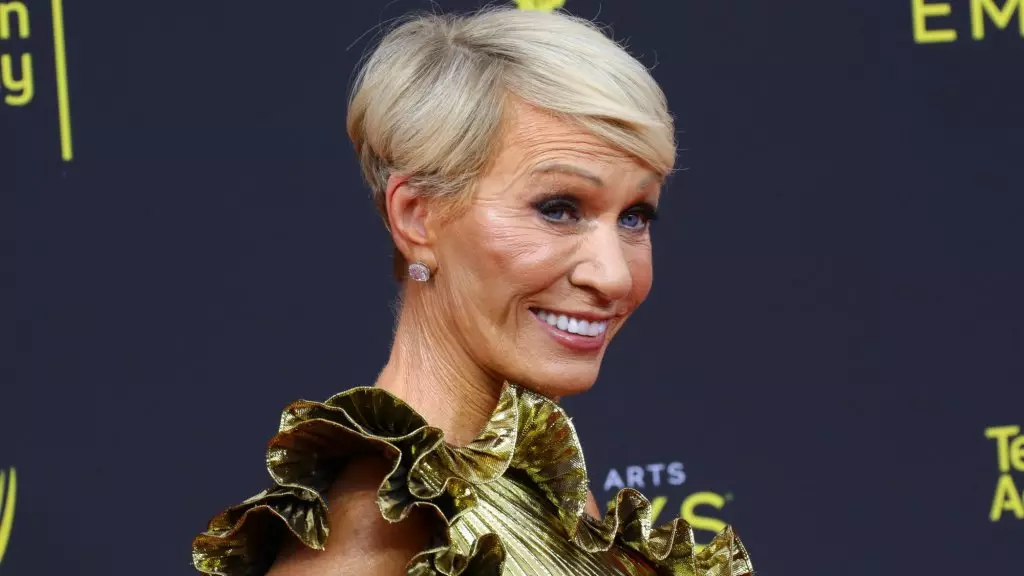 U-Barbara Corcoran Ufunga Ngombuzo O-1 Wenhlolokhono Ukukhuphula Ama-apula Amabi