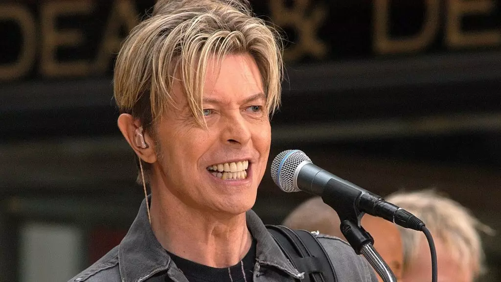 Cómo una versión de la técnica de lluvia de ideas de David Bowie puede impulsar su creatividad en el trabajo