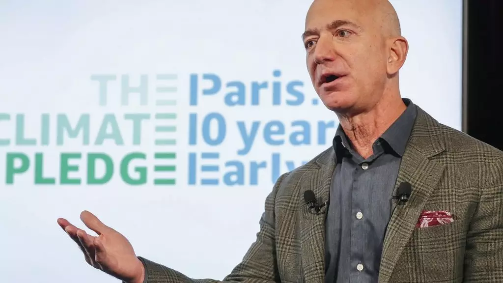 Jeff Bezos, Tiju Ni iṣaaju fun Ibanujẹ Rẹ, Ṣe ileri 7.7 ogorun ti Apapọ Nẹtiwọọki Rẹ lati ja Iyipada oju-ọjọ