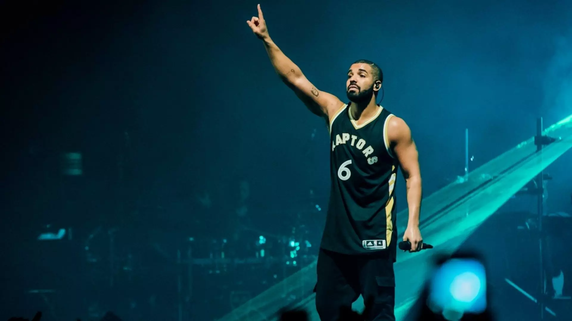 Drake-k Applerekin eta Snapchat-ekin egindako akordioak gaur egungo marketinari buruz irakatsi diezazukete