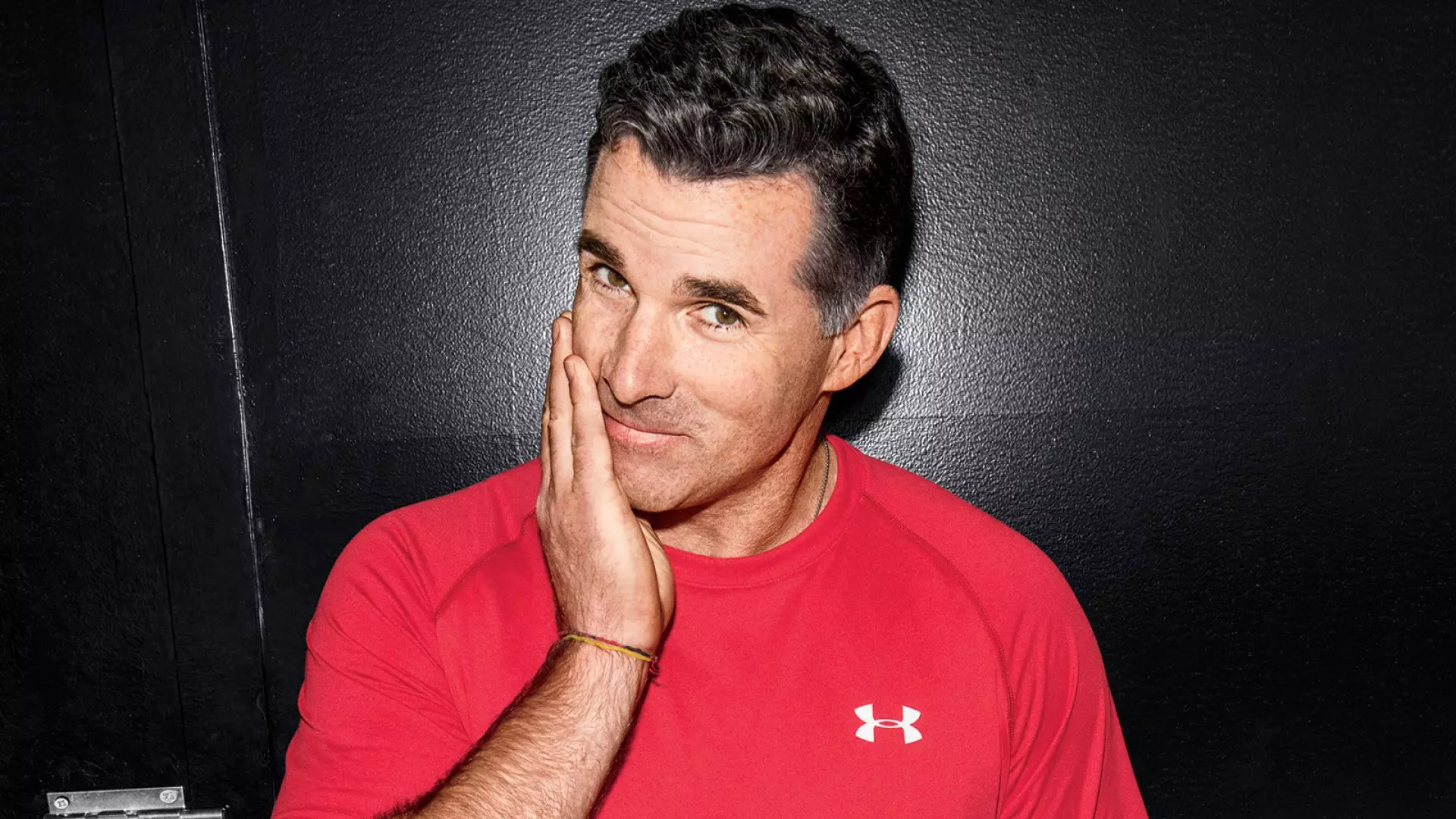 Kevin Plank, voormalig universiteitsvoetballer die sportkledingondernemer werd, wedt dat fitnesstrackers en apps Under Armour zullen helpen Nike te verslaan. Het is een hele opgave, maar onderschat niet wat deze man en zijn whiteboards kunnen bereiken.