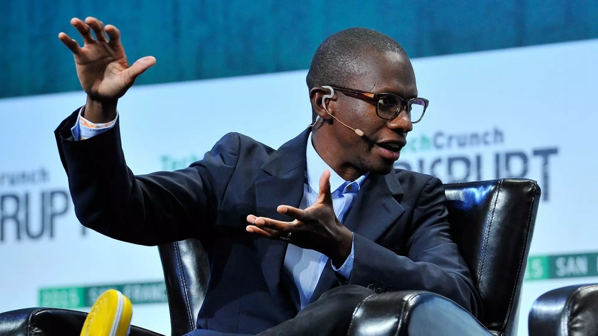 Troy Carter musika kudeaketaz harago joan da eta orain entretenimenduaren eta teknologiaren arteko elkargunean dauden enpresei laguntzen ari da. (argazkia Steve Jennings/Getty Images for TechCrunch)