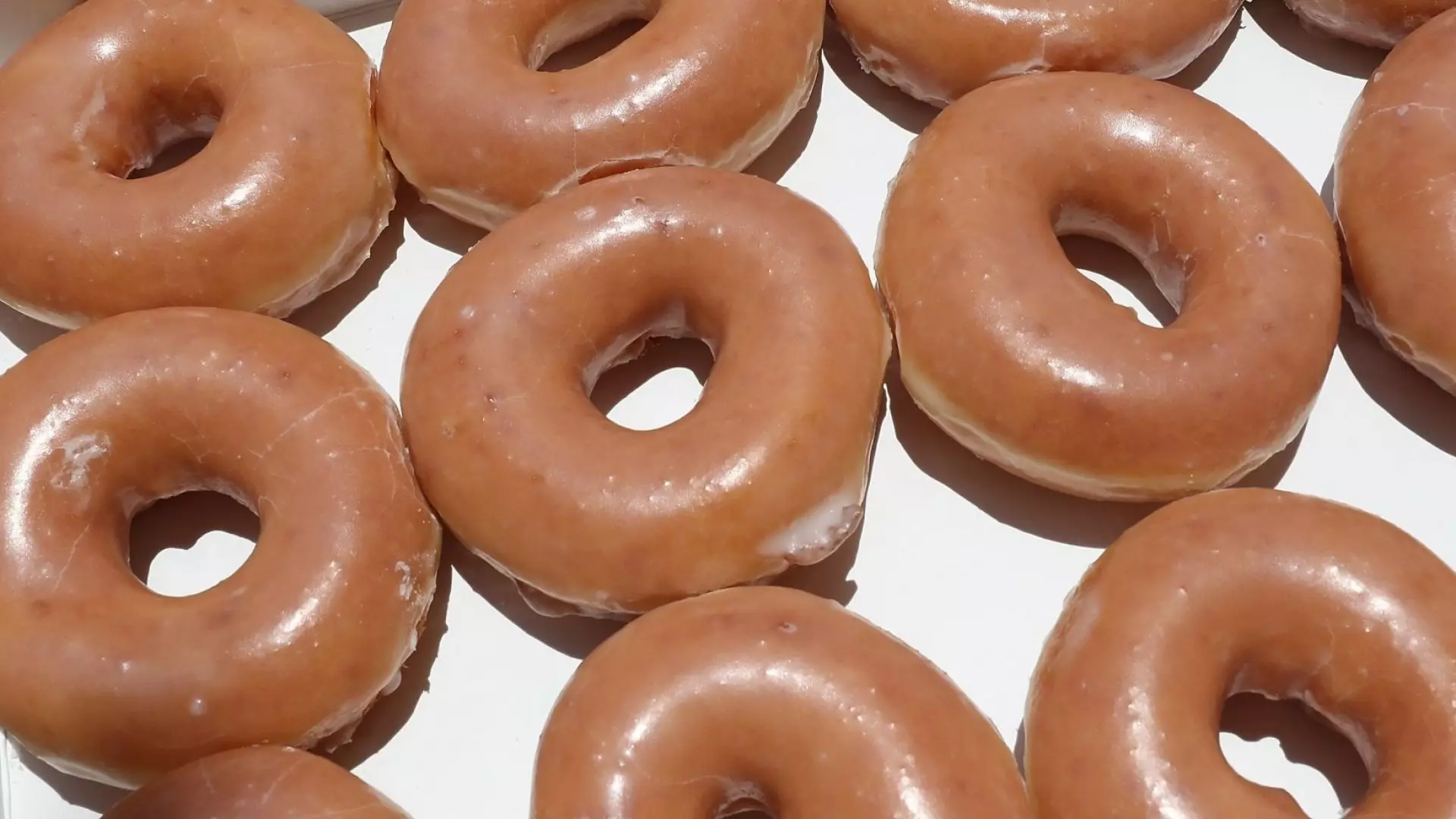 UKrispy Kreme Uyalele Umfundi Ukuthi Ayeke Ukudayisa Kabusha Ama-Doughnut Akhe. Impendulo Yakhe Iyikilasi Lobungcweti Kwezobuhlakani Bomzwelo