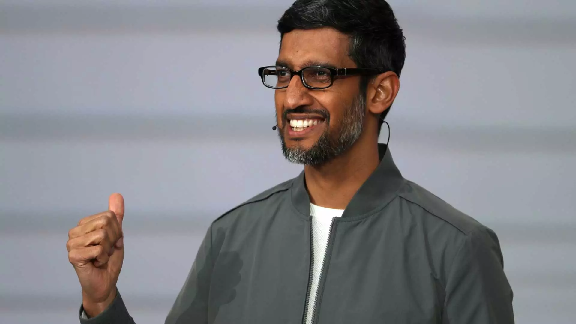 Google CEO Sundar Pichai tau txais $ 242 lab Them Nyiaj Pob Mus Nrog Nws Kev Tshaj Tawm