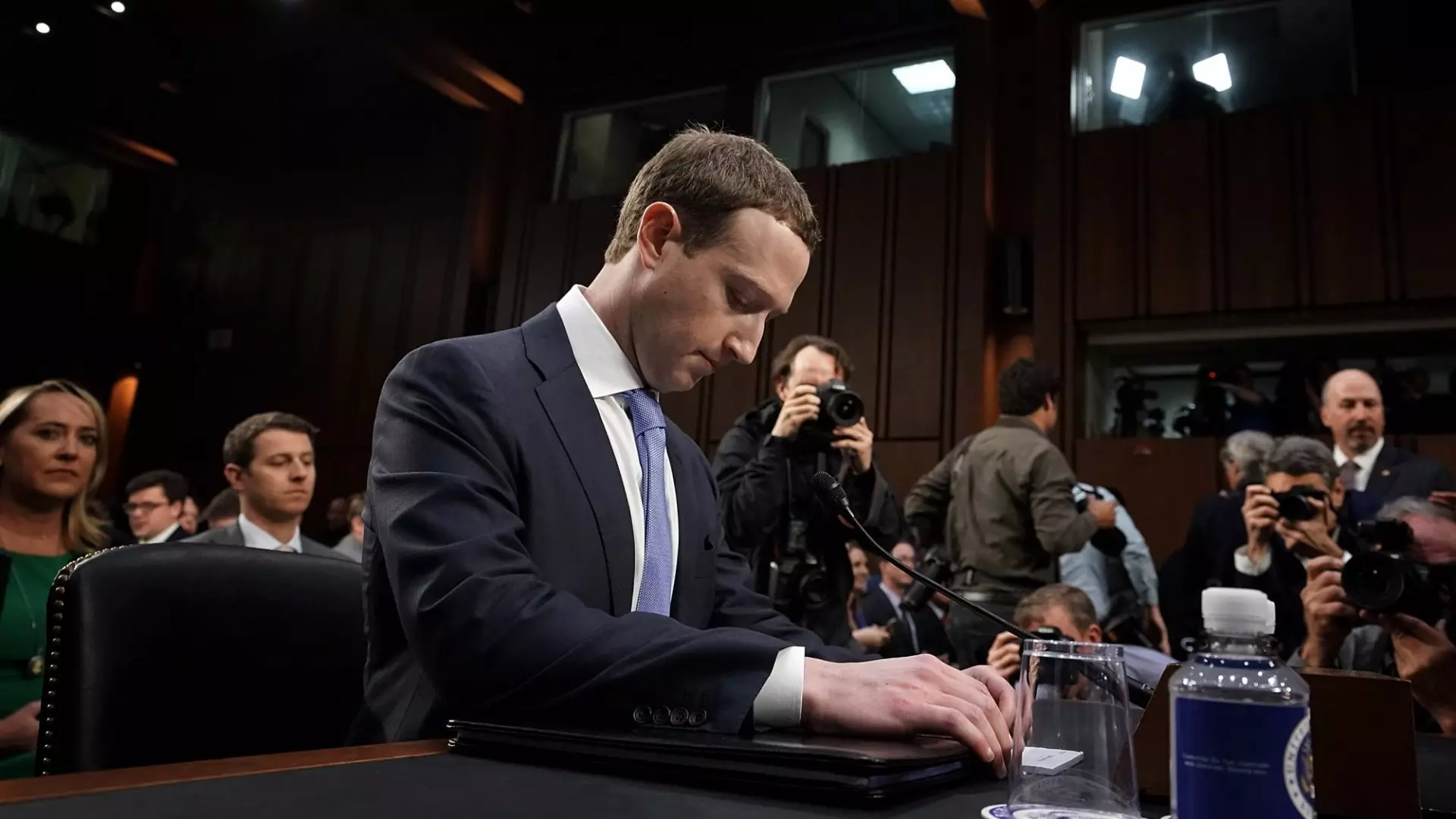 Senator daag Mark Zuckerberg uit om WhatsApp en Instagram te verkoop in 'n druk om Big Tech op te breek