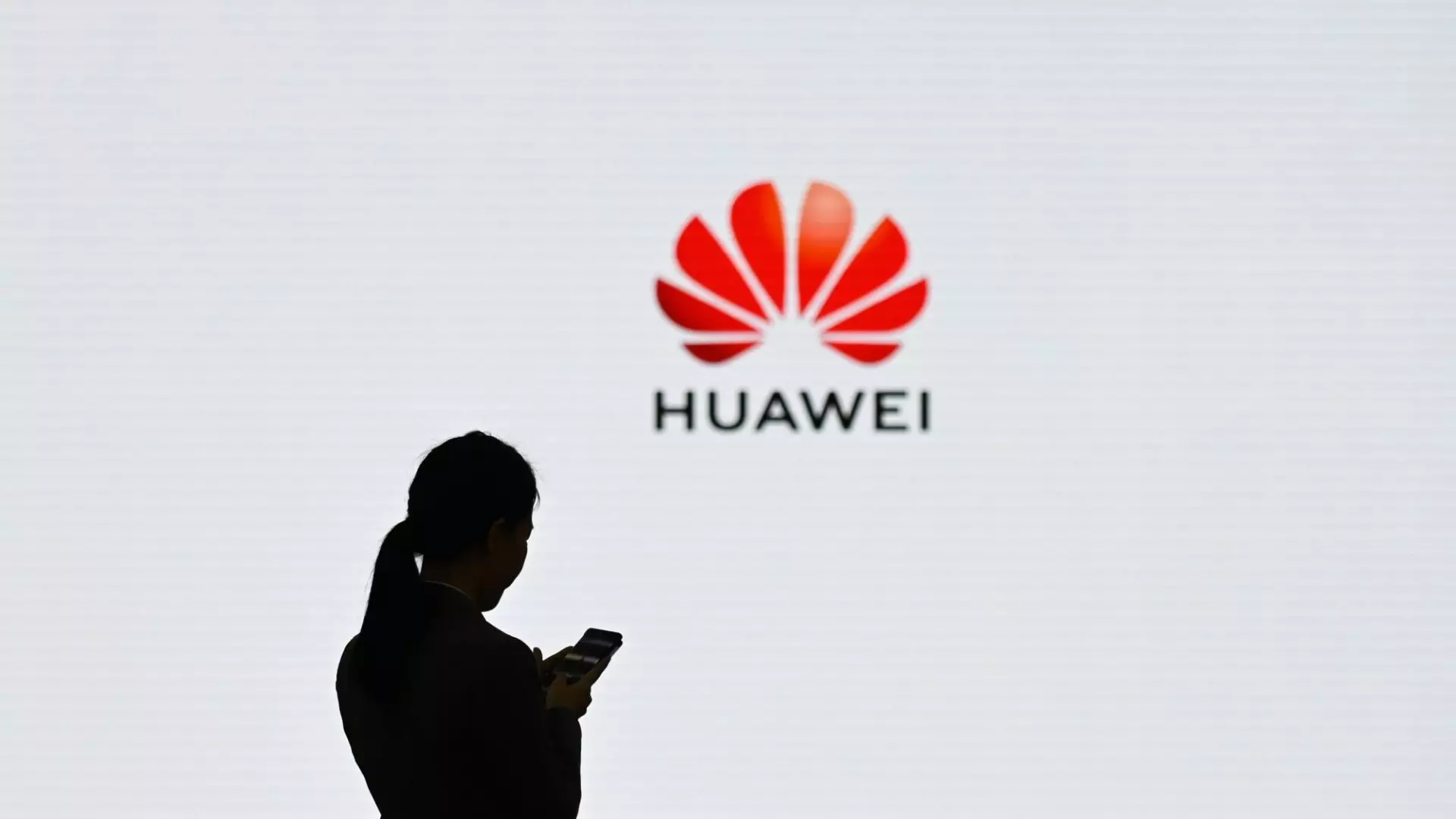 5 věcí, které byste měli vědět o omezeních vlády USA vůči čínskému technologickému gigantu Huawei