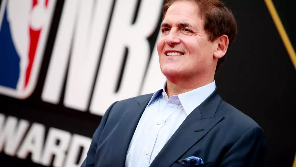 UMark Cuban usanda kunika inombolo yakhe yefowuni ukuze nabani na amthumele umyalezo