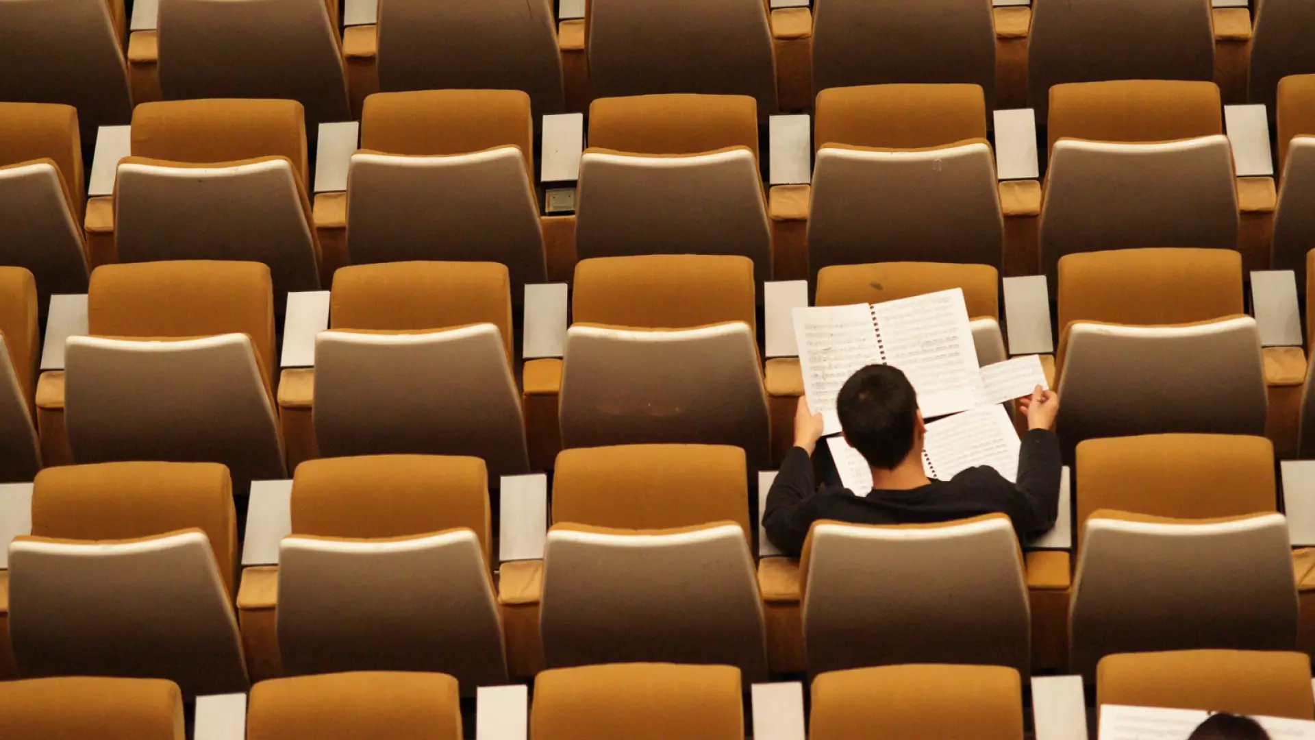 Firme wëllen méi College Graduéierter. Hei ass wat d'Universitéite maache fir hinnen ze liwweren