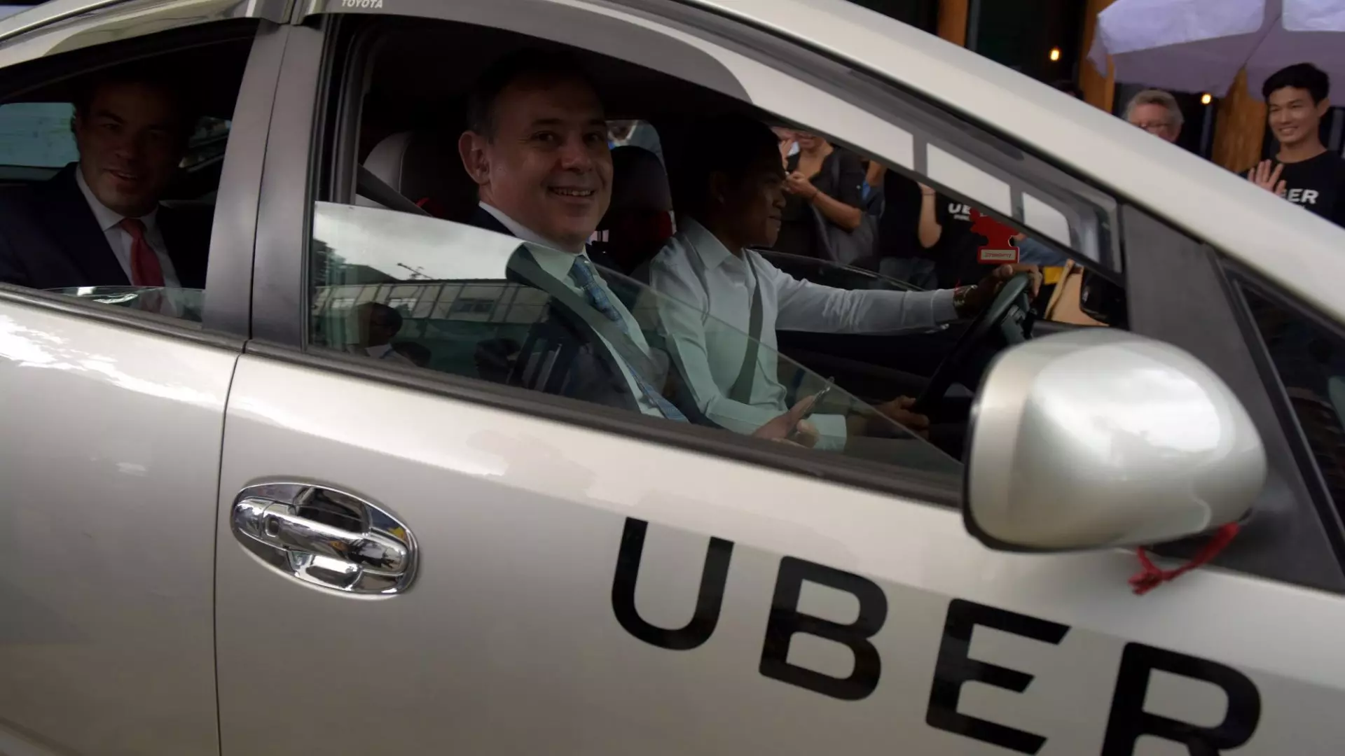 La esperanza desesperada de Uber en un momento difícil: Olvídese de los conductores, use robots