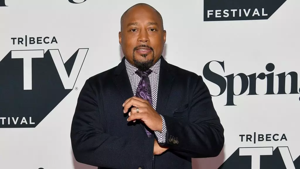 Daymond John, Claude Silver ja 70 mõjutajat üritavad LinkedIni murda saatega "Hei!" Video