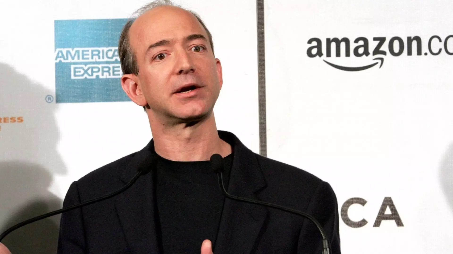 Jeff Bezos איז דער ריטשאַסט מענטש לעבעדיק! ניין, ווארט, ער איז נישט. נו, ער וועט זיין, סייַ ווי סייַ.