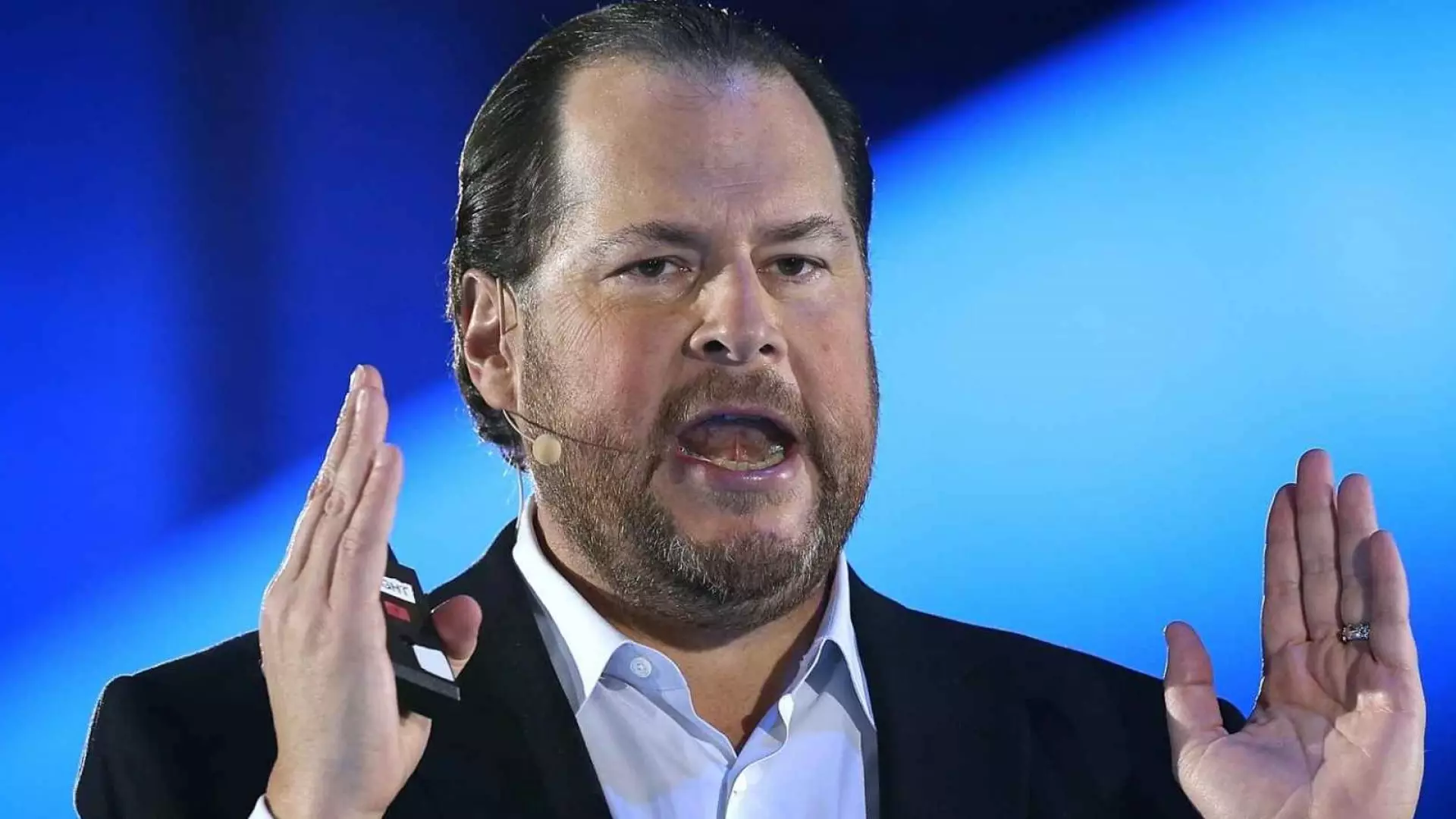 Na maua e le Salesforce Marc Benioff se fa'a'aisa totogi i le lotolotoi o fa'aseā a le aufaipisinisi