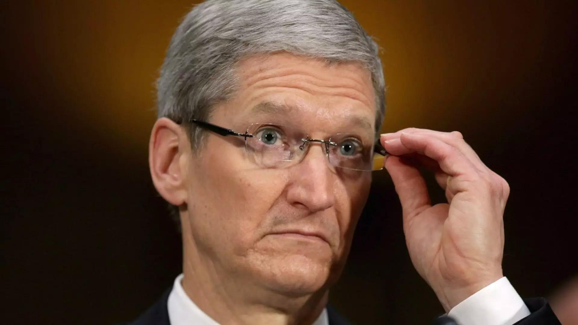 FBI: Tus neeg tua neeg lub xov tooj tuaj yeem nkag tau yam tsis muaj Apple pab