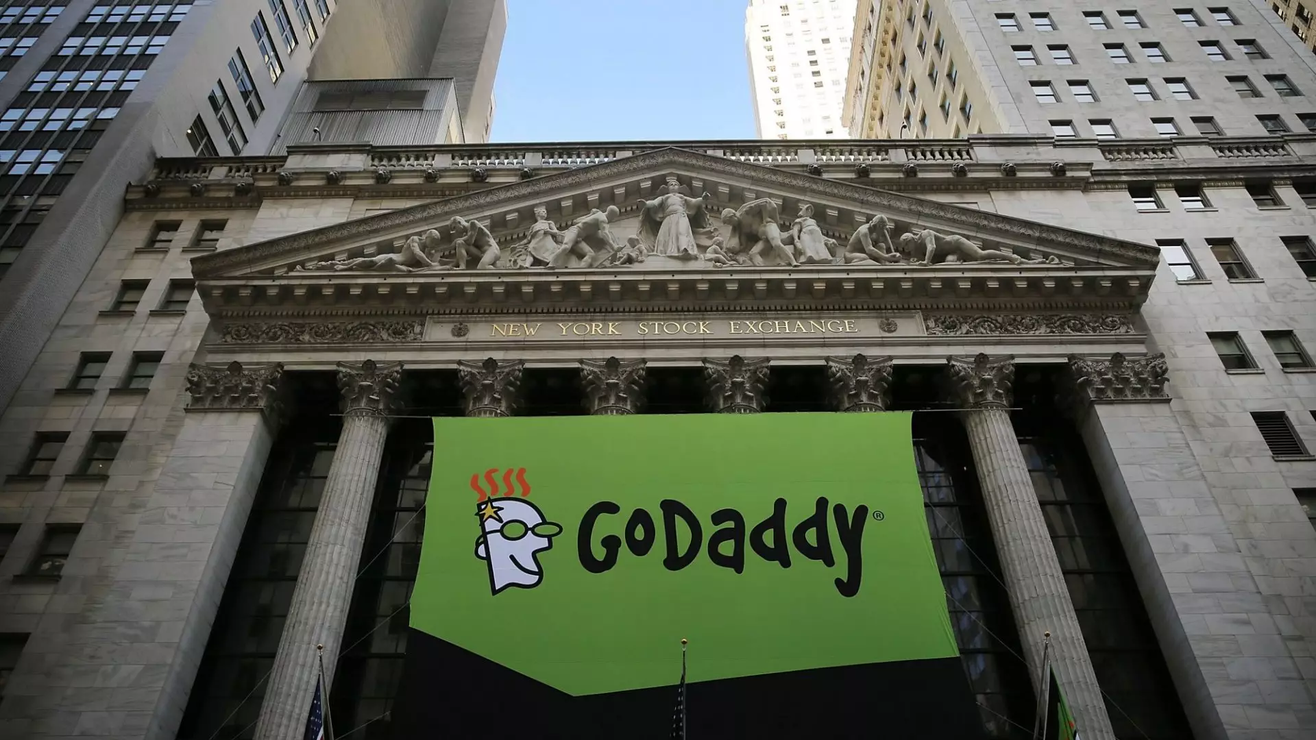 GoDaddy Malipiro Ofanana Kwa Amuna ndi Akazi