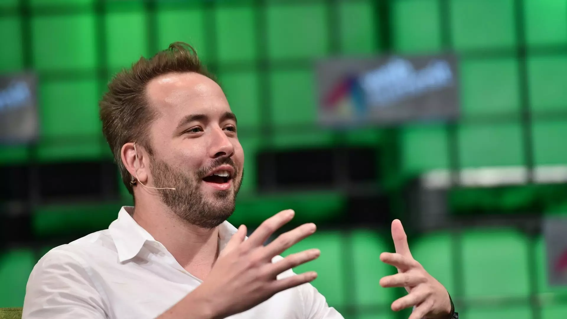 Lle mae Cloud File Storage Company Dropbox Yn Malu Ei Gystadleuwyr