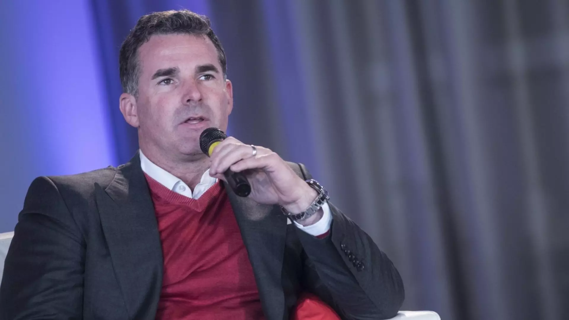 Under Armour-un baş direktoru Kevin Plank istefa verir