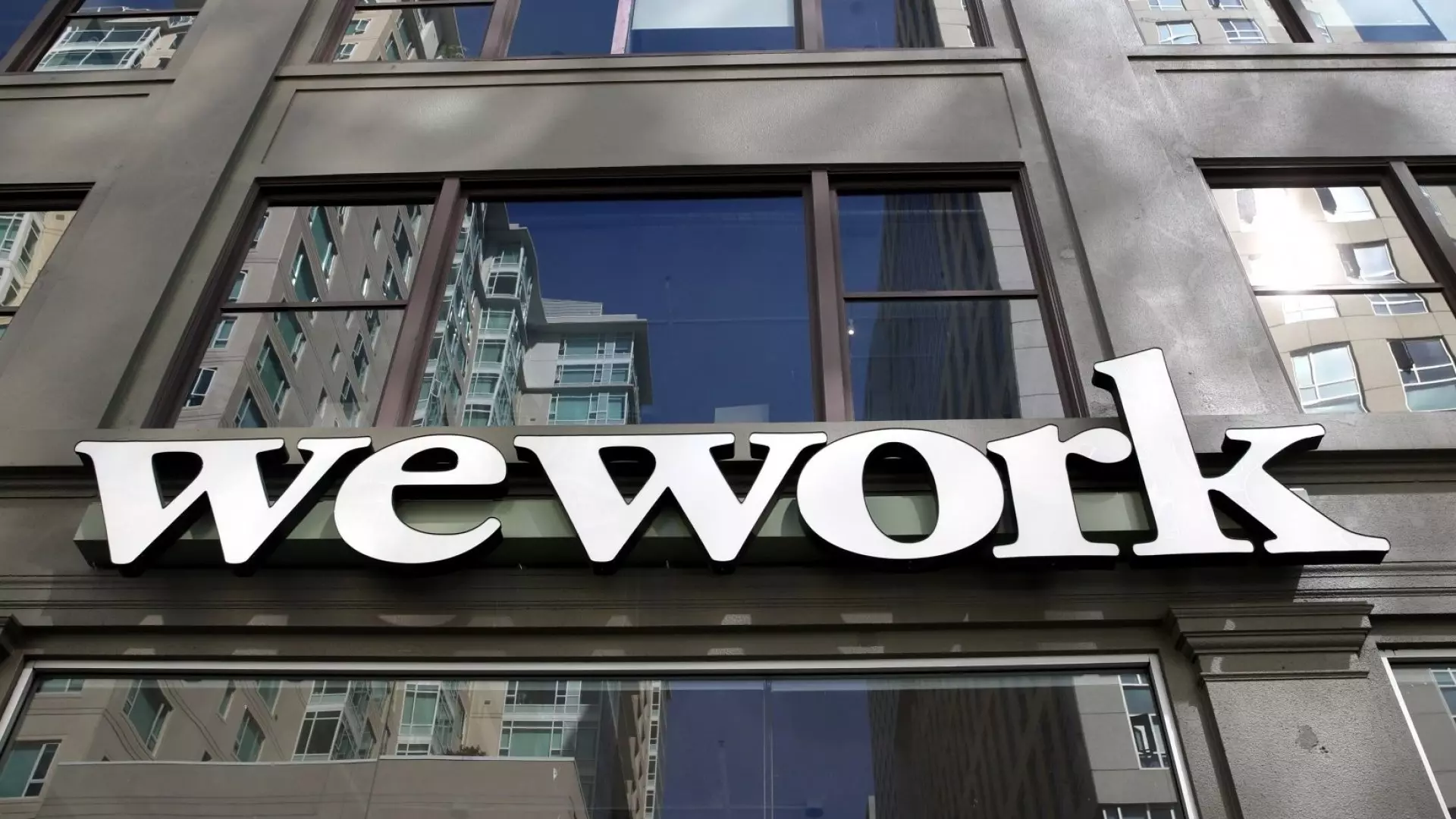 Tlaleho: SoftBank ho Lefa Mothehi oa WeWork Adam Neumann $1.7 Bilione ho Bid ea ho nka.