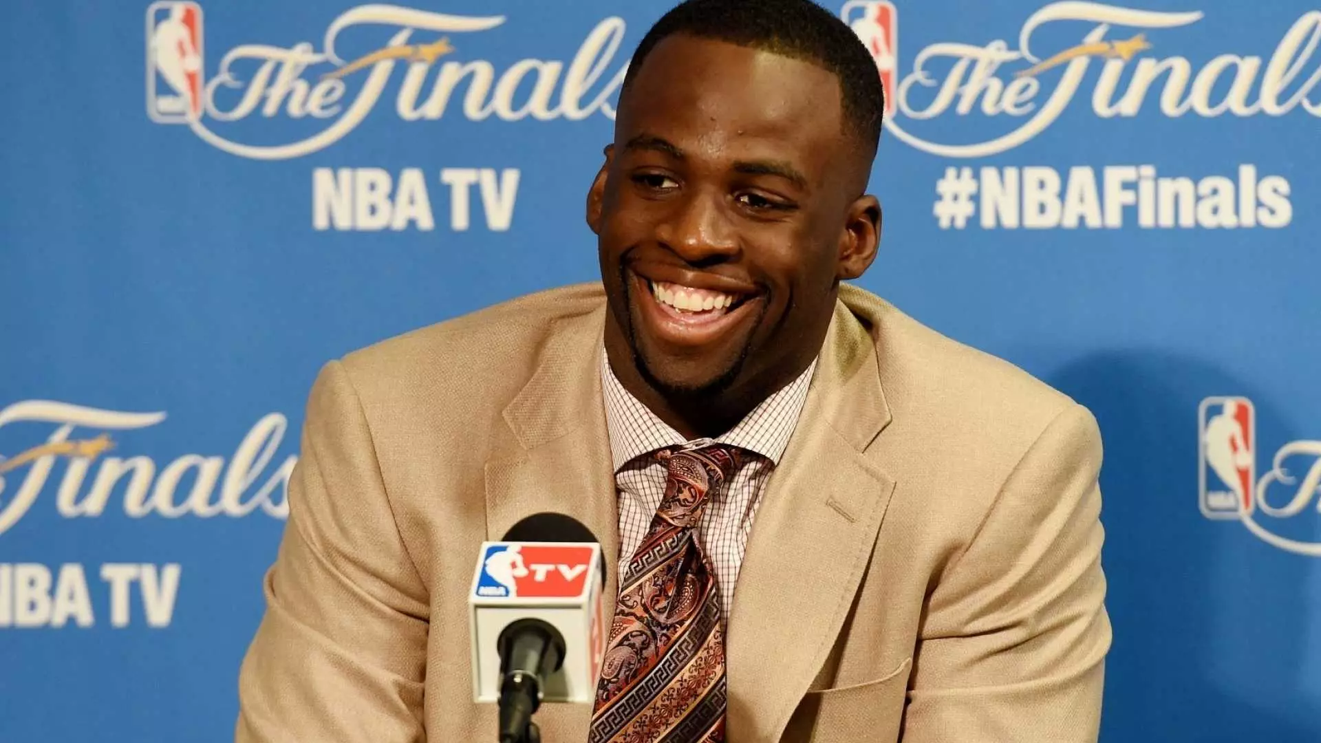 Vim li cas NBA Superstar Draymond Green Ib txwm xav ua tus neeg ruam tshaj plaws hauv chav (thiab yuav ua li cas thiaj li ua tau ib hnub ua rau nws yog billionaire)