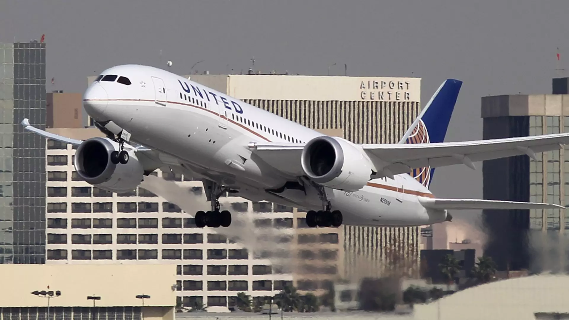 United Airlines sapo bëri një ndryshim vërtet të madh dhe pasagjerëve që nuk janë kafshë totale do ta pëlqejnë atë. (Delta e bëri këtë tashmë)