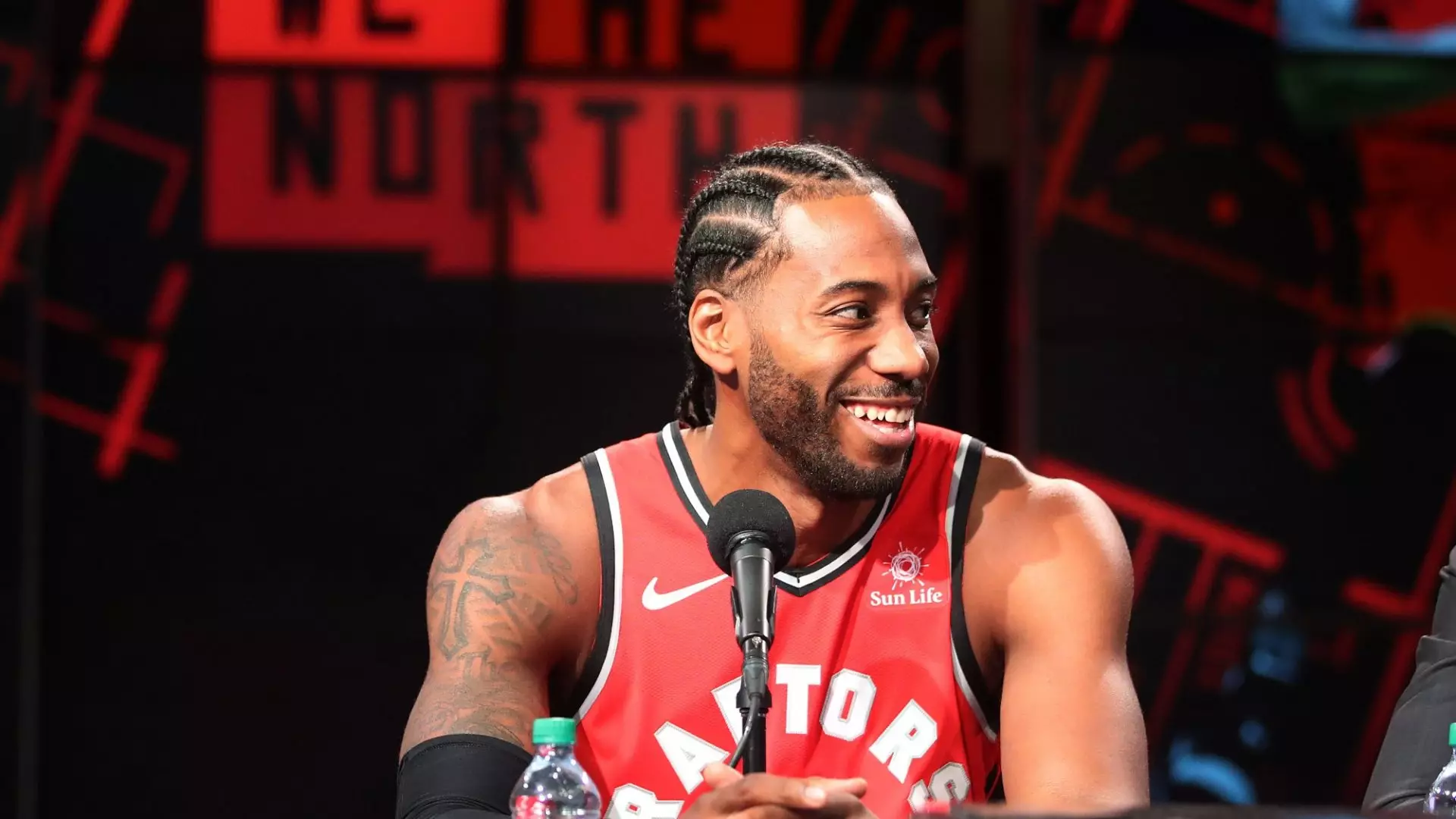 Toronto Raptors Star Câu trả lời của Kawhi Leonard với Greg Popovich là một bài học về trí tuệ cảm xúc