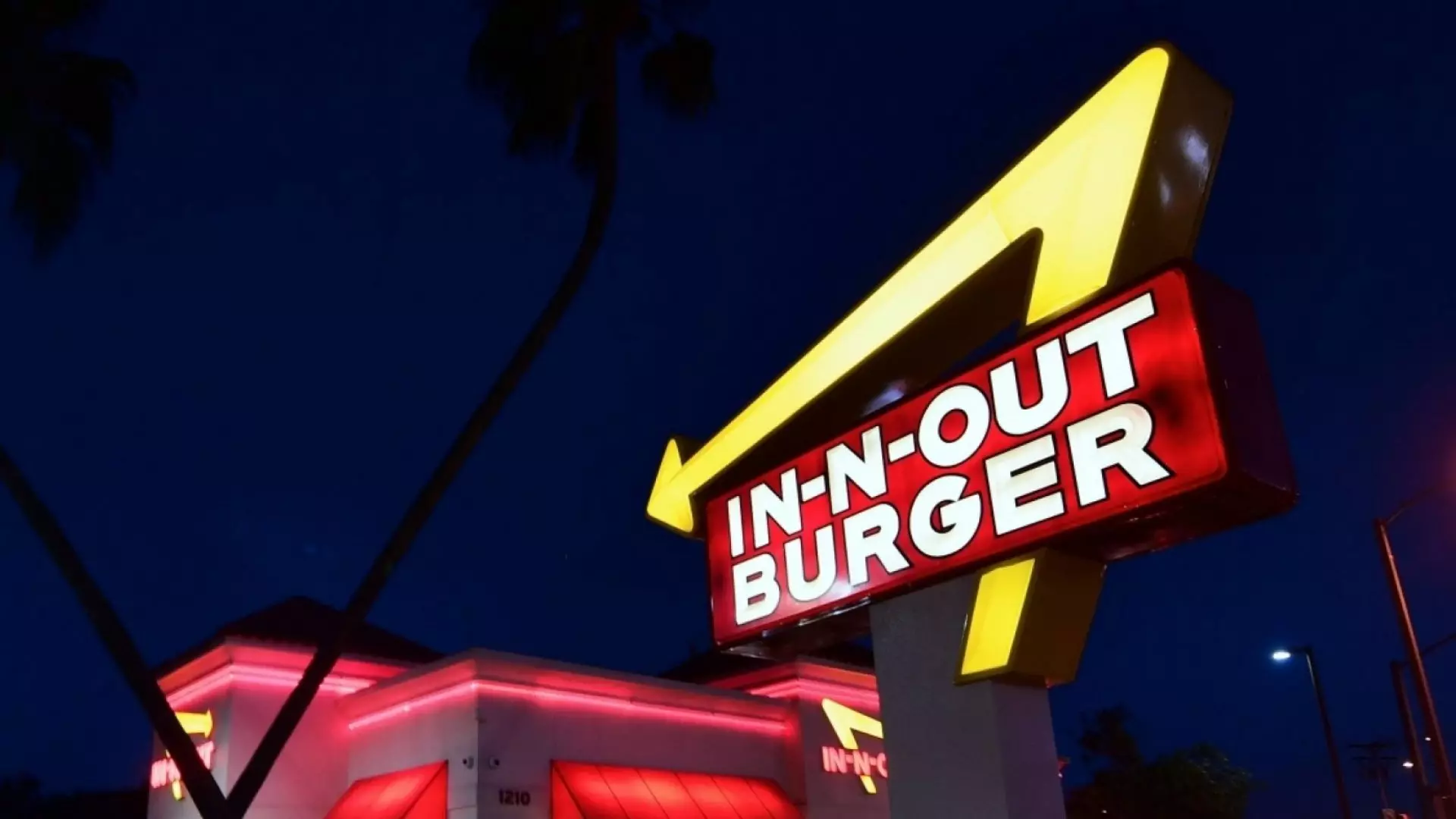 IN-N-Out'taki herkes aynı yönü gösteriyor.