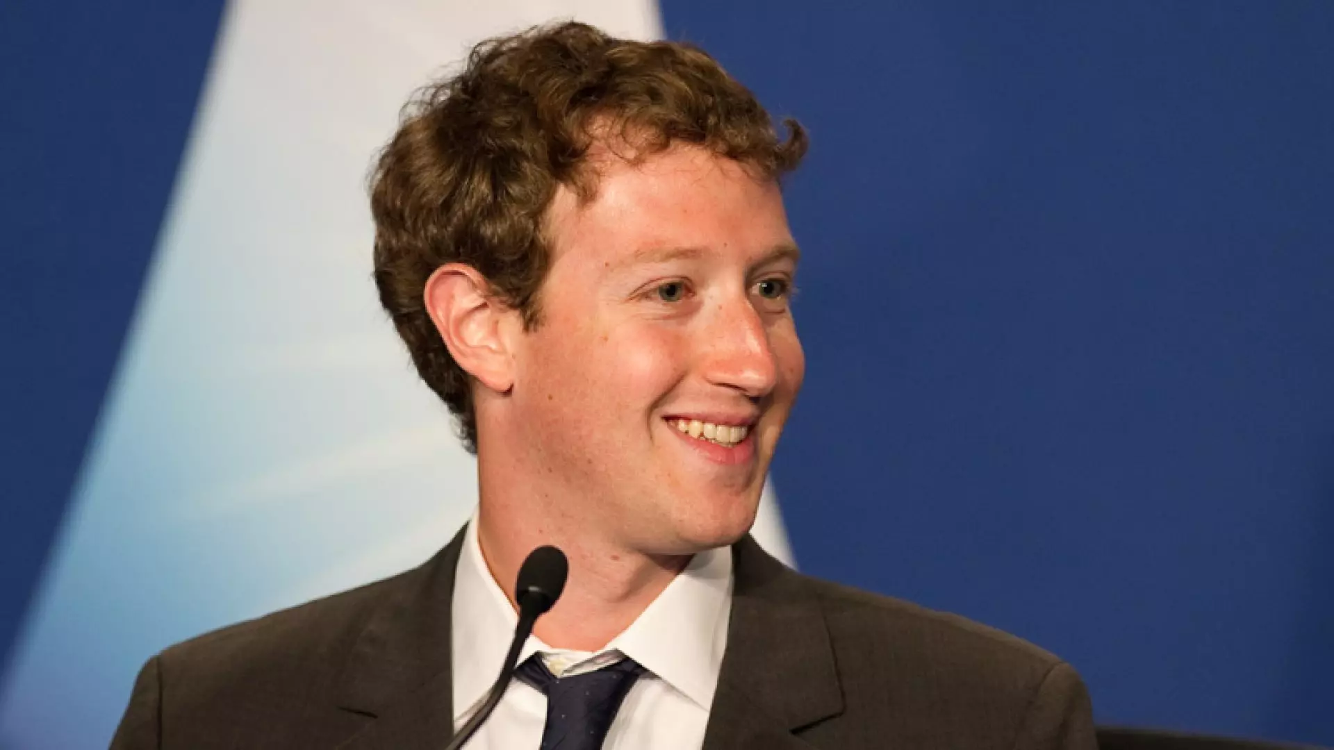 Zuckerberg Amakwiyitsa Anansi Ndi Ntchito Yaikulu Yanyumba