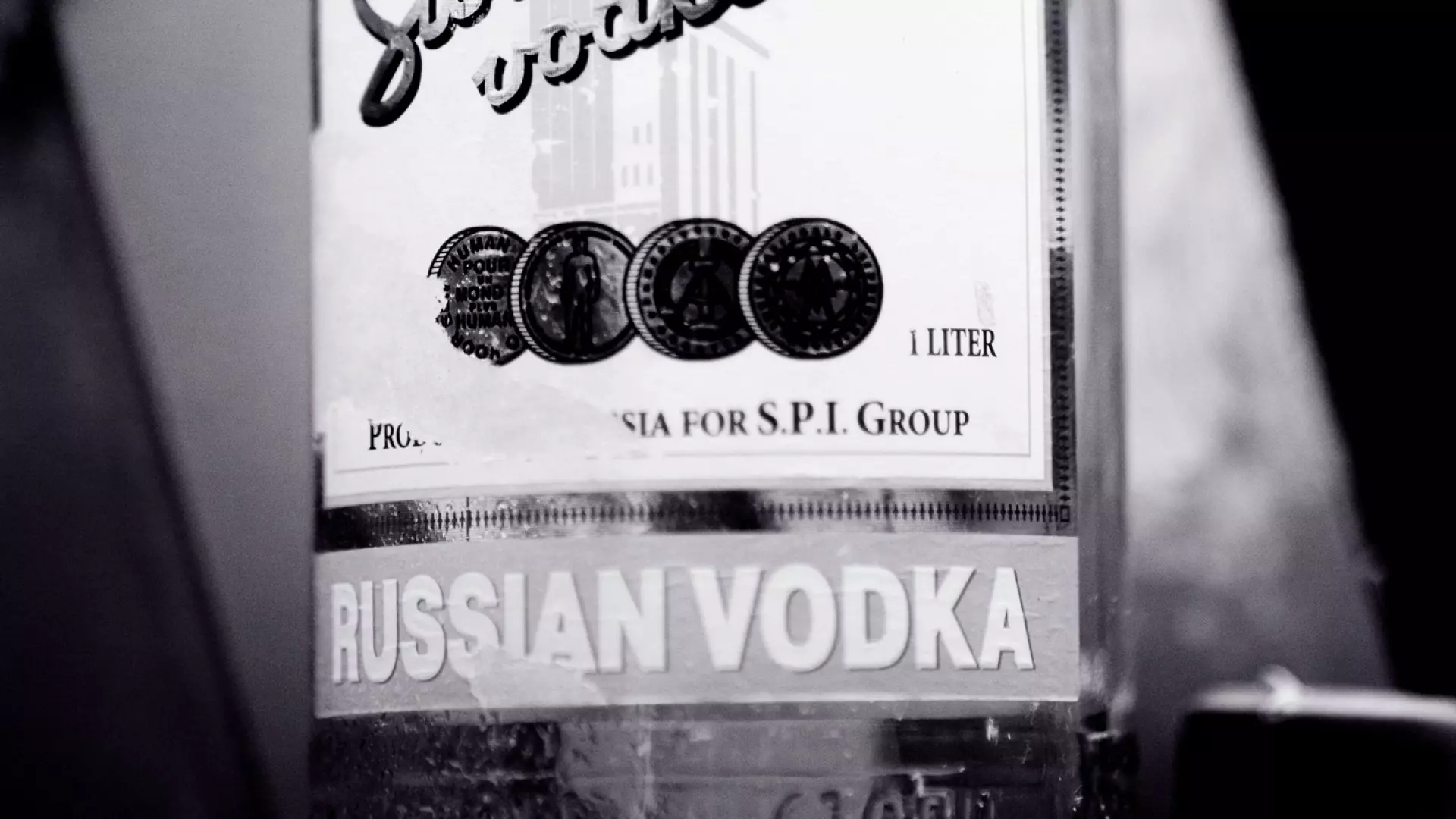 I-Twist Yakamuva Endabeni ende, e-Sordid ye-Stolichnaya Vodka