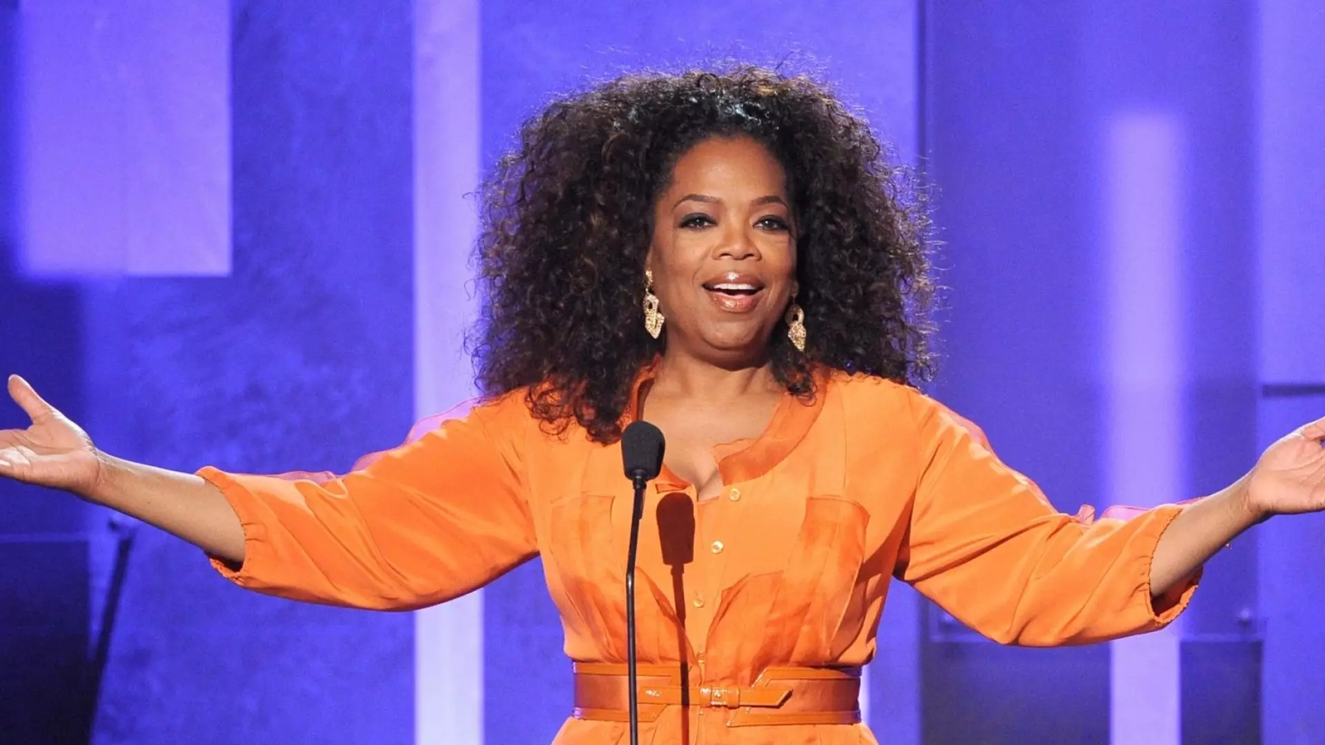Oprah Winfrey သည် အစည်းအဝေးတိုင်းကို ပြီးပြည့်စုံသောအစပြုရန် တူညီသောစာကြောင်း ၃ ကြောင်းကို အသုံးပြုသည်။