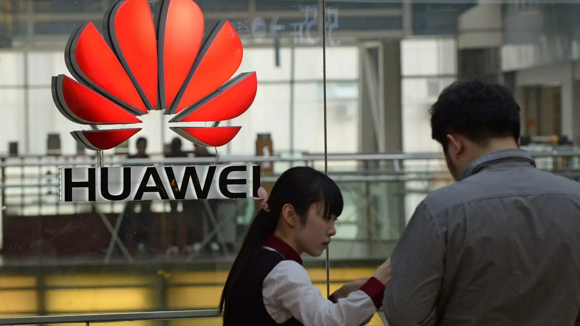 Huawei, שהכניסה 46.5 מיליארד דולר במכירות בשנה שעברה, נמצאת בעיקר בבעלות העובדים עם הביצועים הגבוהים ביותר שלה.
