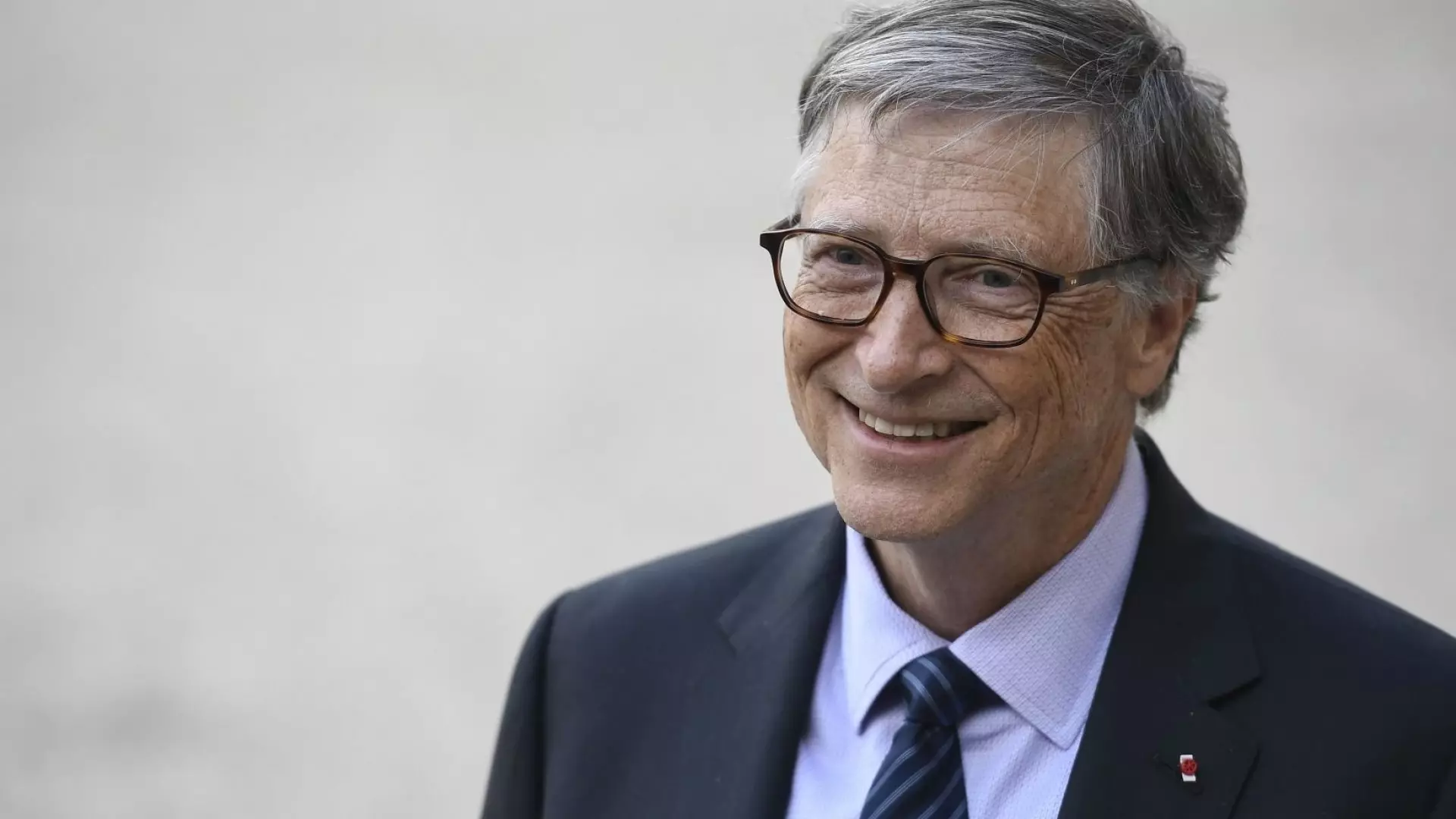 Bunaitheoir Microsoft agus daonchara billiúnaí Bill Gates