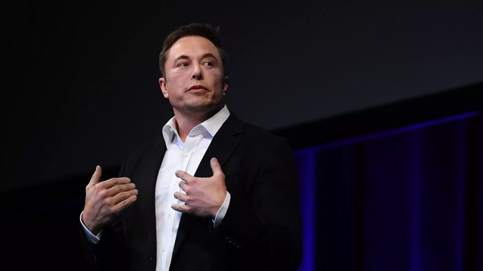 Elon Musk jis pwouve ke (pou kounye a) pèfòmans Tesla a toujou enpòtan plis pase pwòp li.
