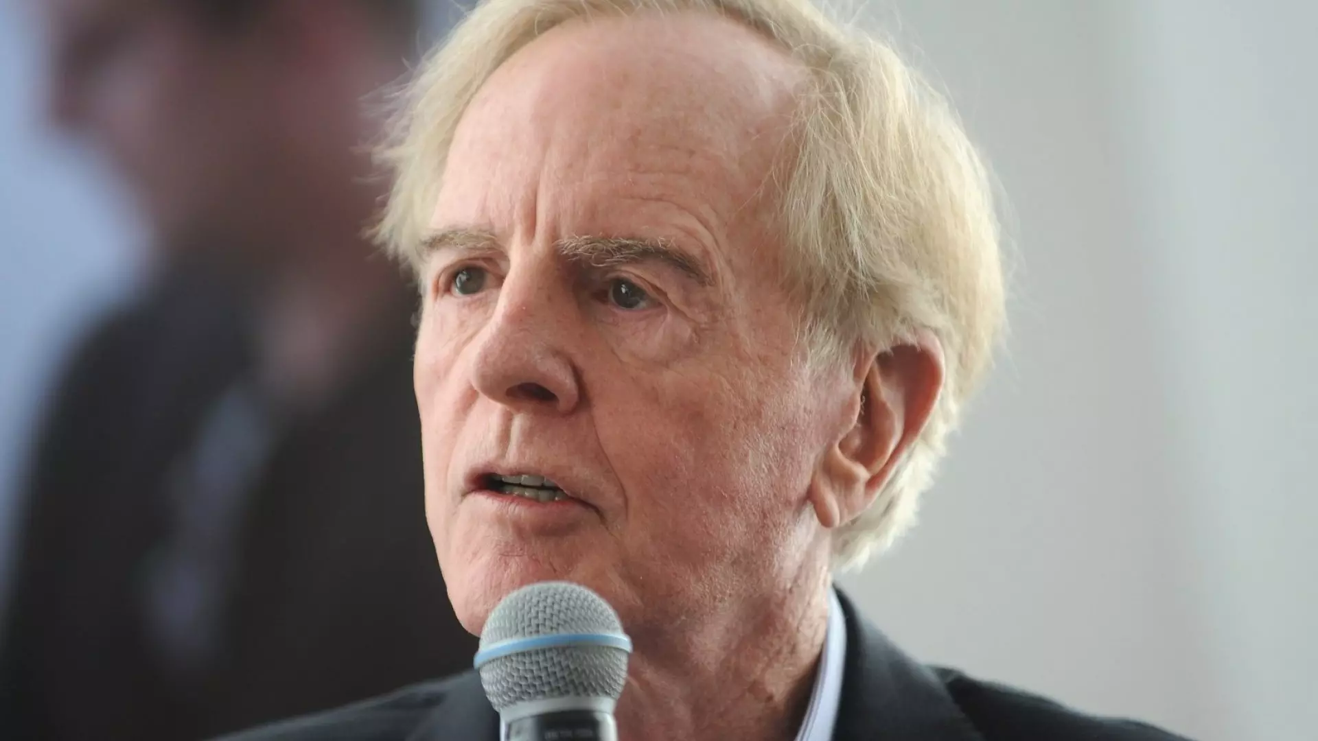 L'ancien PDG d'Apple, John Sculley, explique comment battre un gros gorille