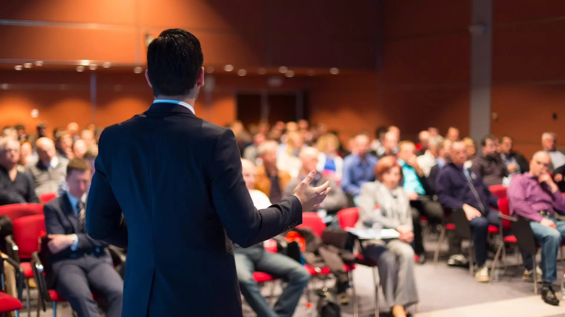 5 Grënn Firwat Entrepreneuren op Konferenzen solle goen