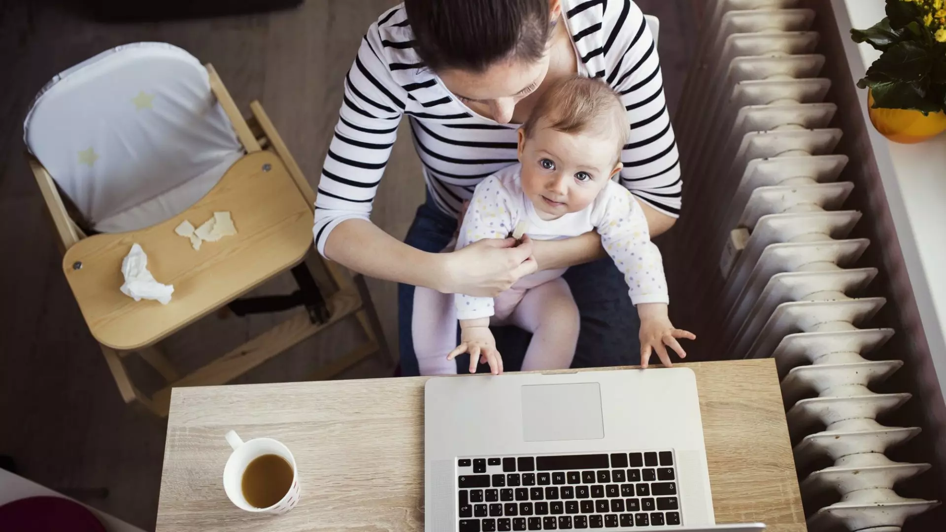 Retourner au travail en tant que nouvelle maman : 5 conseils de survie pour sauver la santé mentale