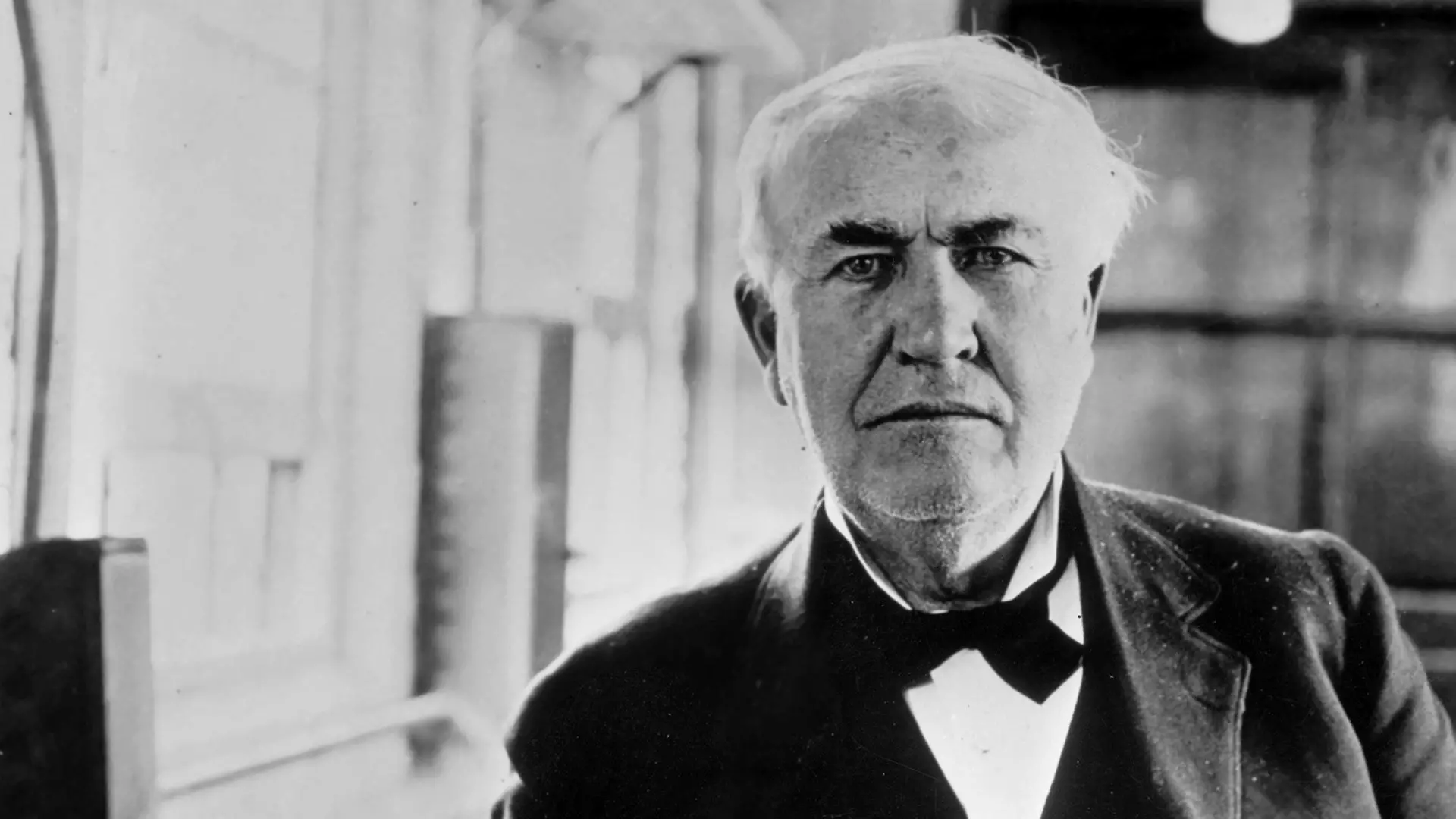 Pencipta Amerika Thomas Edison.