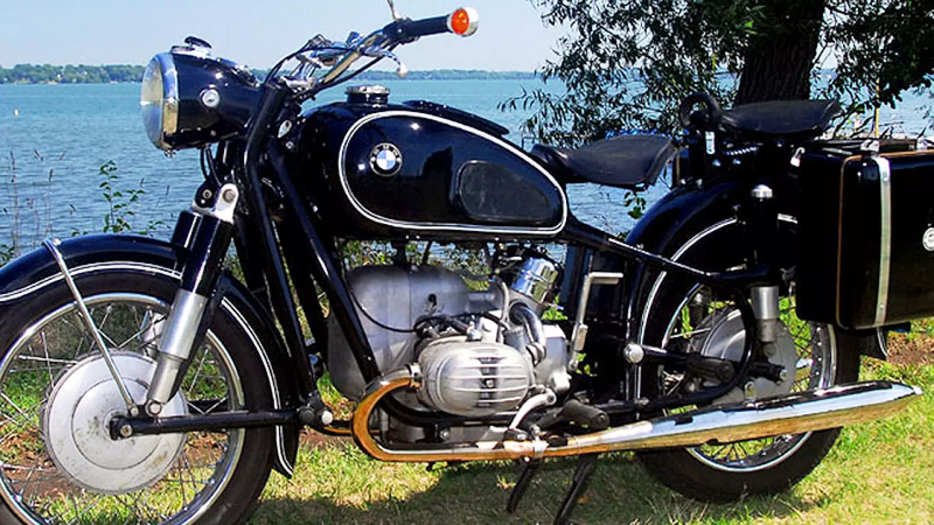 Bicykel Steva Jobsa bol BMW R60/2 z roku 1966. (1967 BMW R60/2 na obrázku vyššie.)