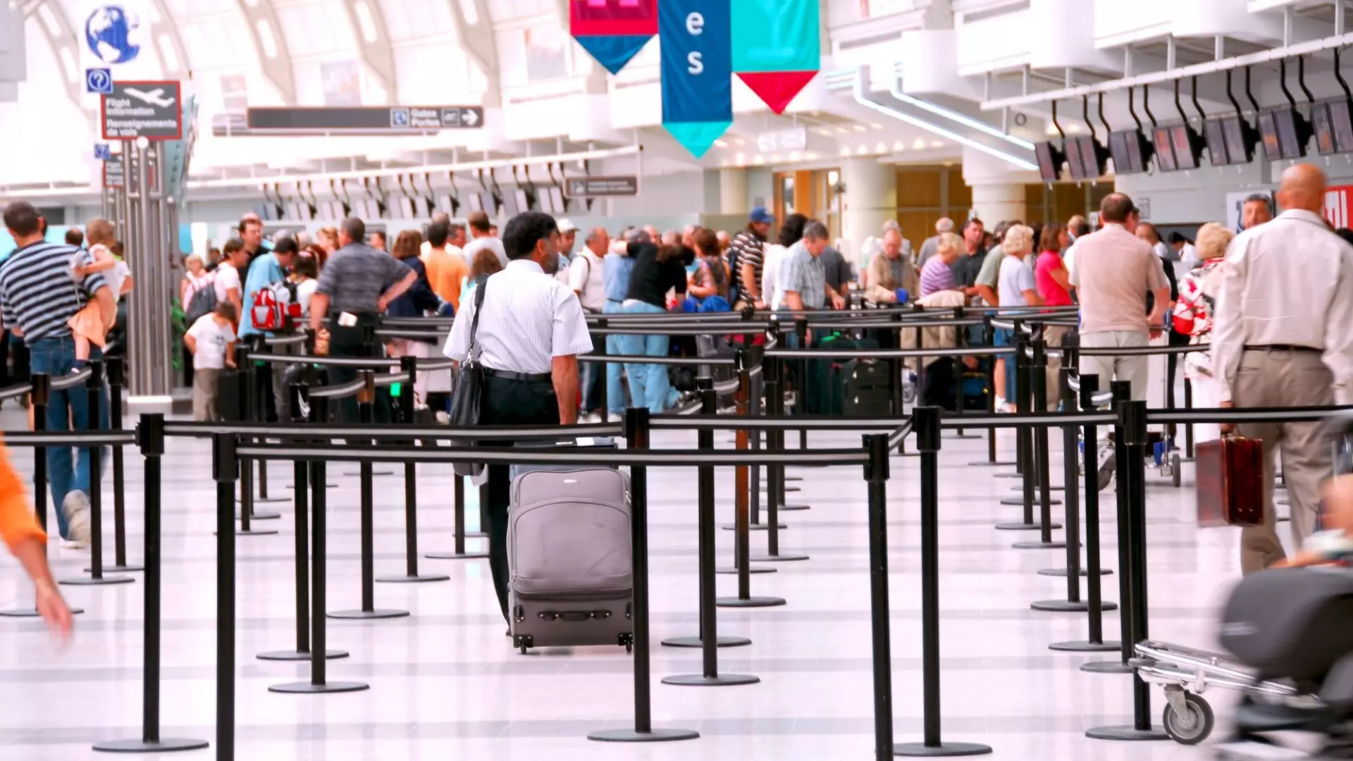 Gli aeroporti possono essere frustranti, ma i viaggi d'affari sono una grande opportunità