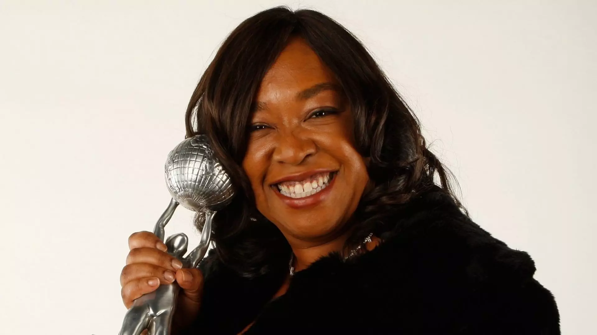 Kyk Shonda Rhimes Popular TED Talk - en doen die teenoorgestelde