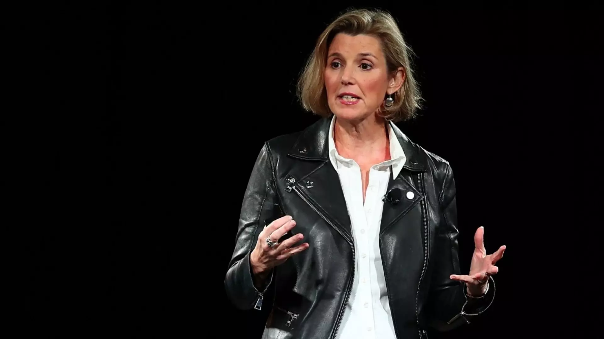 Sallie Krawcheck Fortune Most Powerful Women Next Gen کانفرنس کے دوران اسٹیج پر بات کر رہی ہیں۔