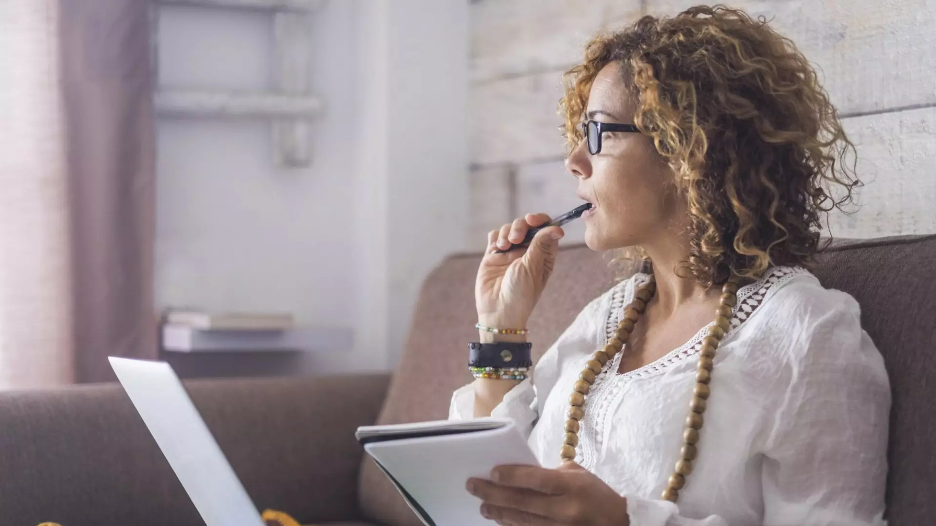 De repente, trabalhando em casa? Agora é a hora de prestar atenção em como você se comunica e se apresenta online.