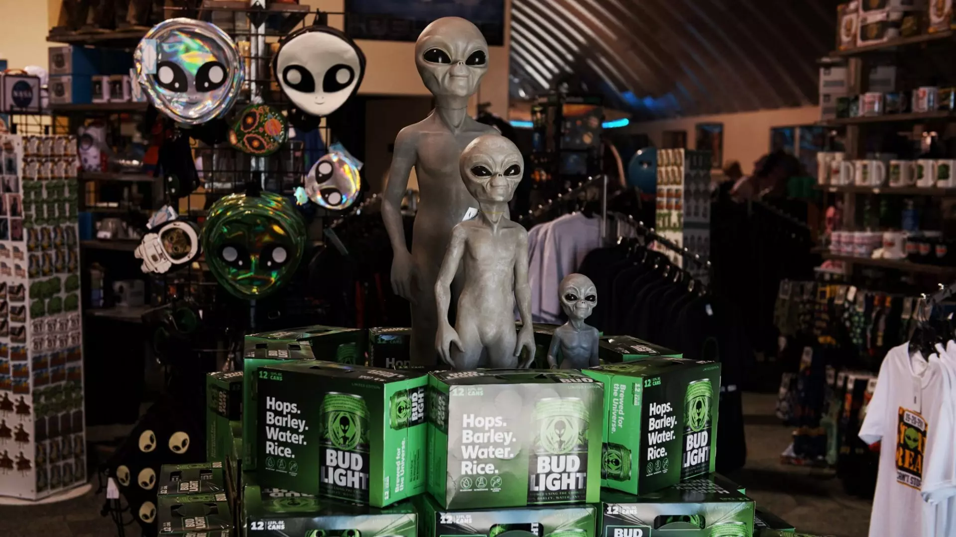 Bud und Arby's zeigen, dass Vermarkter kommen werden, wenn Sie Area 51 stürmen