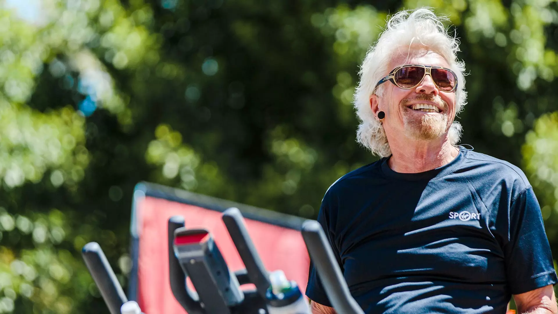 A cikin ruhun Wasannin Budurwa na gaskiya, Sir Richard Branson ya sanar da ƙaddamar da bikin motsa jiki mai zafi mai zafi, Virgin Sport San Francisco, yayin da yake tafe a kan keken biki a farkon “Taron Jarida akan Motsawa a duniya.