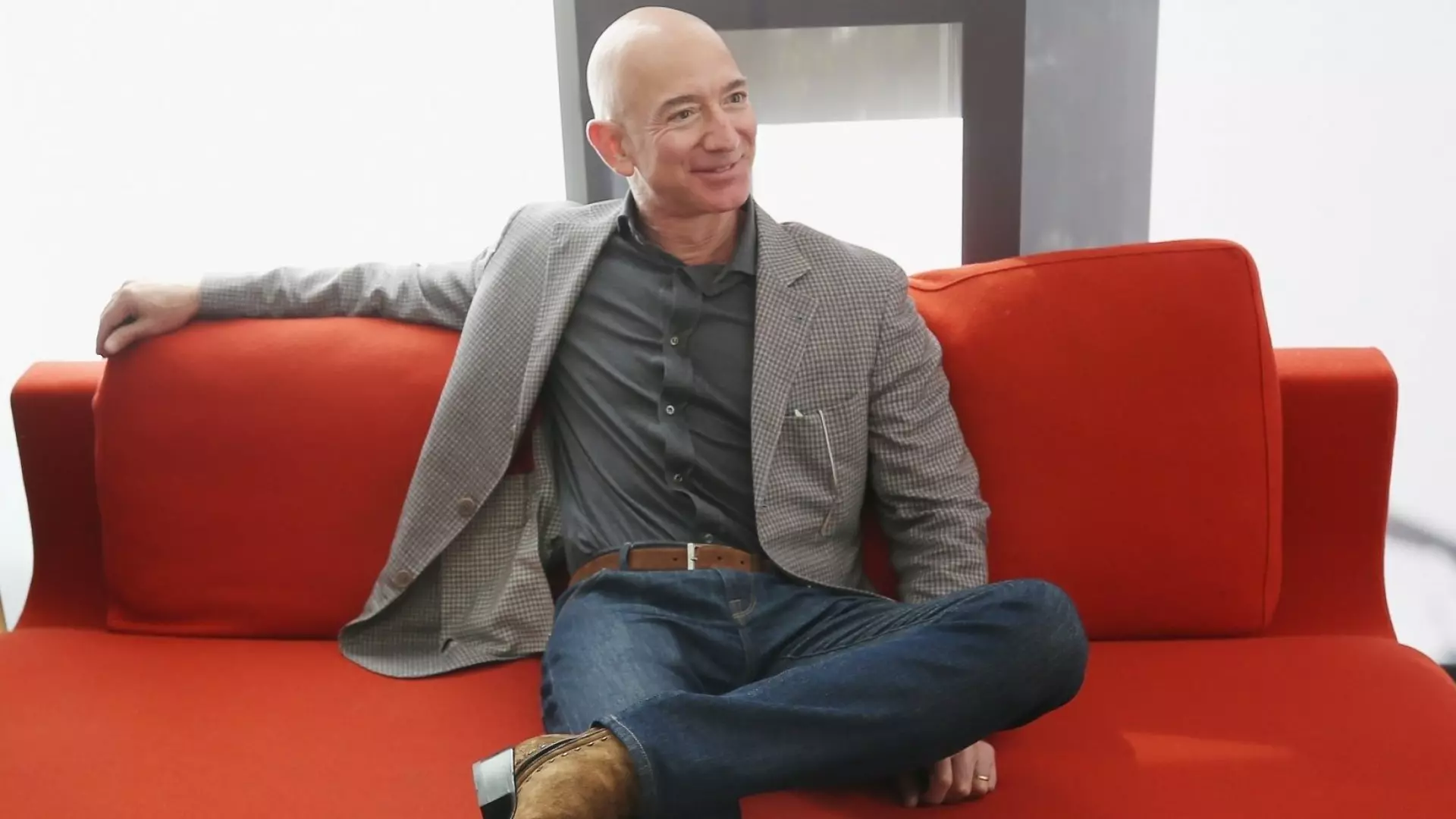 Jeff Bezos Wuxuu Yidhi Hogaamiyaasha Ugu Wanaagsan Kuwa Kale Ku Awood Siiyaan 1 Dariiqo