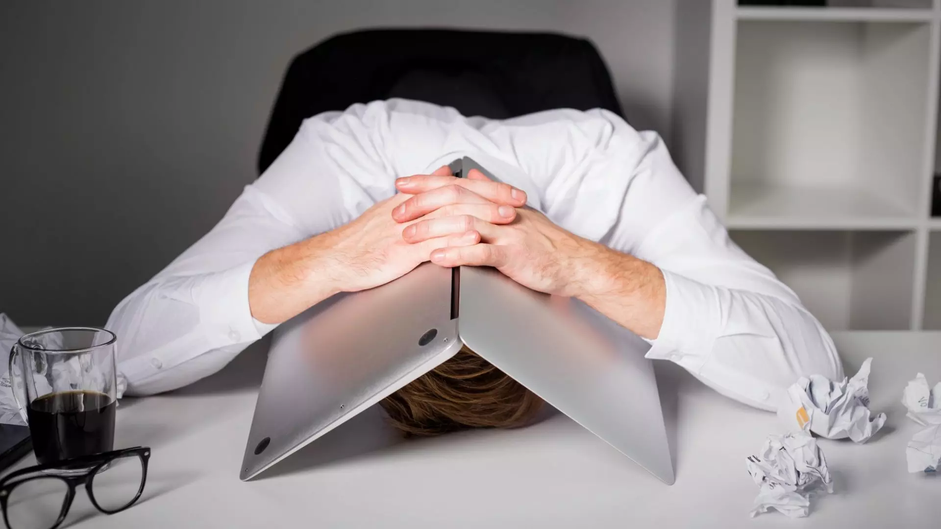 Lidar com o estresse tóxico no trabalho? Estes 2 hábitos podem lhe dar alívio imediato