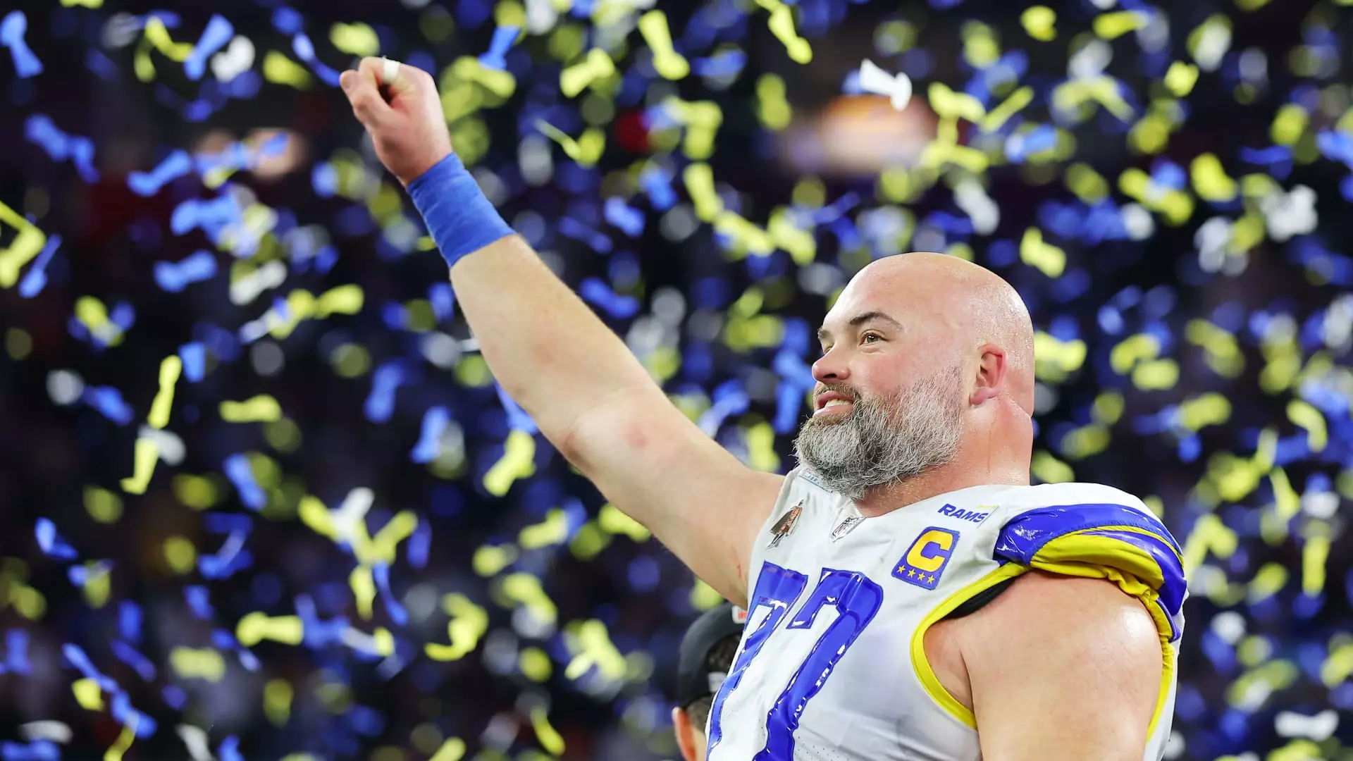 Andrew Whitworth oo ka tirsan Los Angeles Rams.