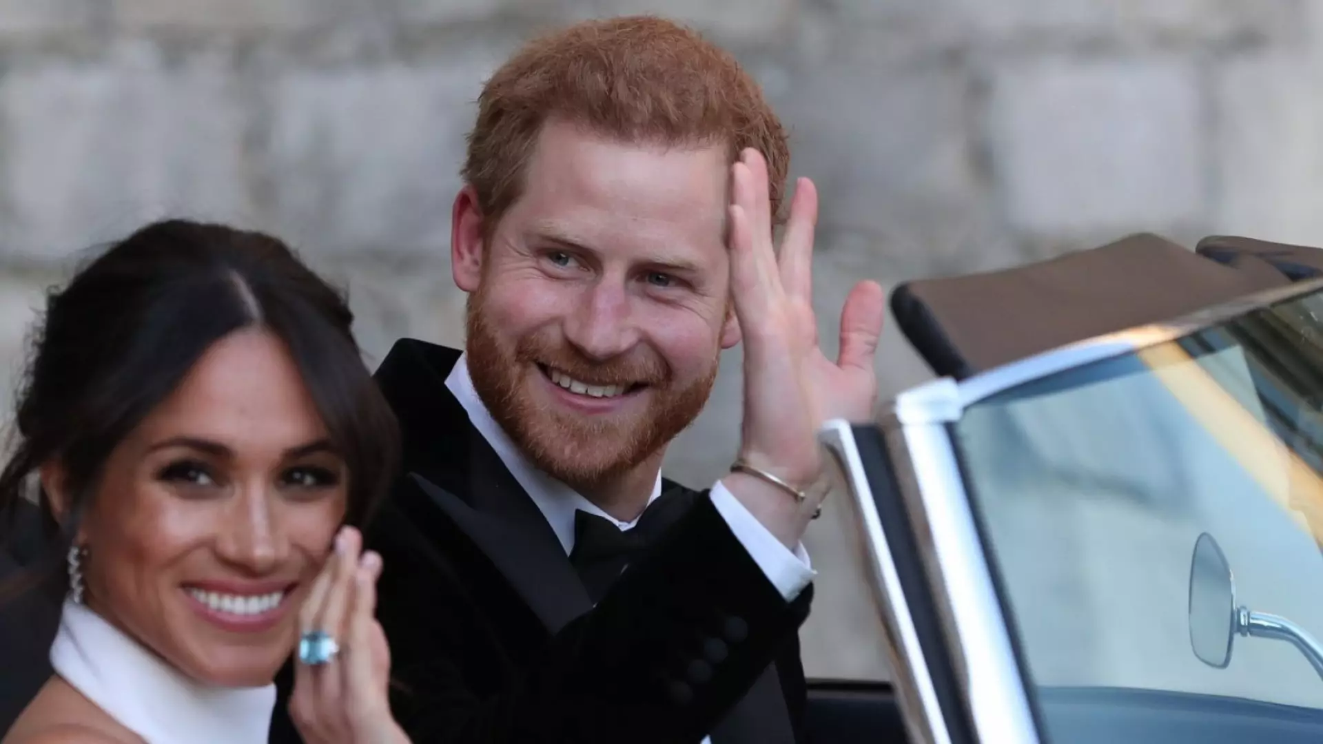 Rasisme Membantu Mengusir Pangeran Harry dan Meghan Markle Keluar dari Inggris dan Jauh dari Keluarga Kerajaan