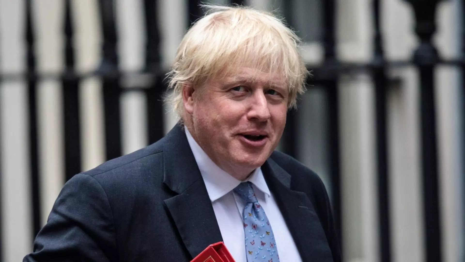 Boris Johnson Parlamentoya Brîtanya ji bo misogerkirina Brexitê rawestand. Bi hezaran Xwepêşander Ji Vê Derbeyê Dibêjin