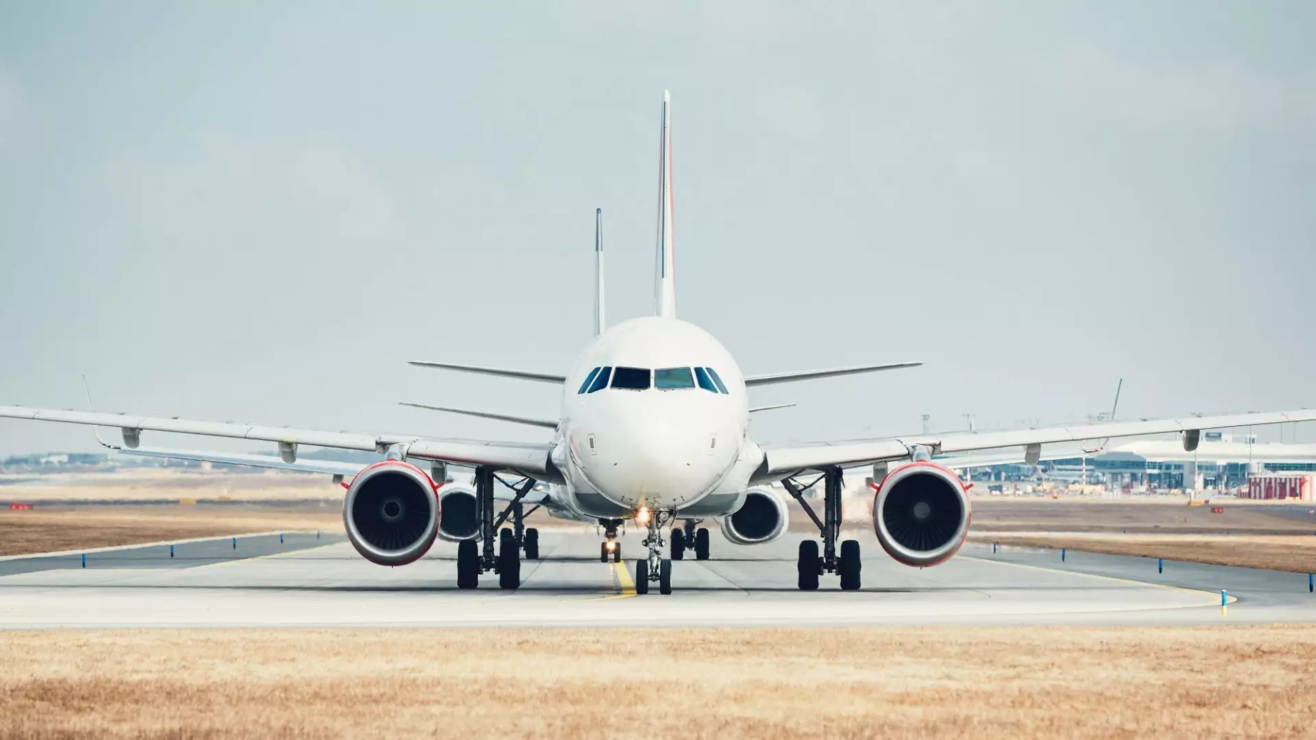 American Airlines le Delta Air Lines li entse ntho e le 'ngoe eo bapalami ba neng ba e Tšaba ho Fetisisa. Hona joale Ba Ithutile Theko eo Ba Tla Lokela ho e Lefa