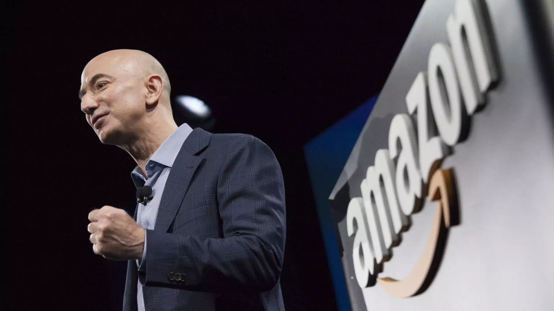 Jei Jeffas Bezosas nori padaryti Ameriką geresnę (ir jis tai daro), jis turėtų atnešti „Amazon“.